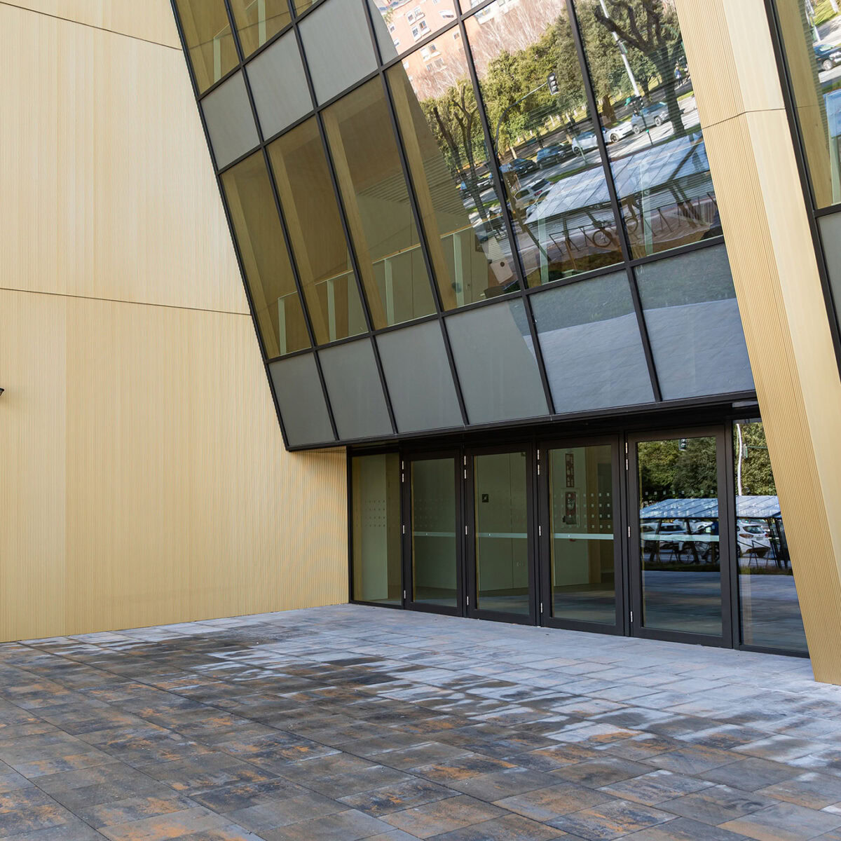 Facultad de Salud UPNA Pamplona - Alu-Stock - Arquitectura
